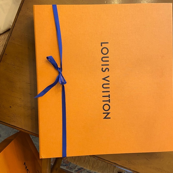 Louis Vuitton | Bags | Louis Vuitton Neverfull Mm Magnetic Box Dust Bag ...